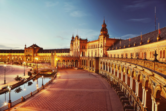 A Full Guide to Seville Nightlife (Bars & Club) | Broadway Travel